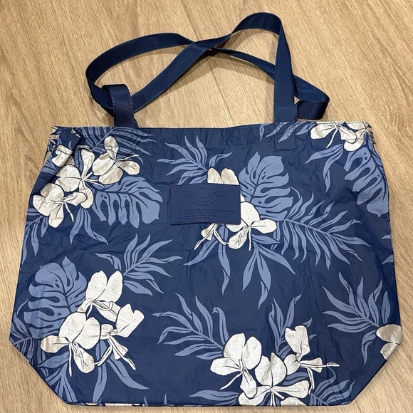 ALOHA Collection | Bags | Aloha Collection Navy And White Floral Tote ...